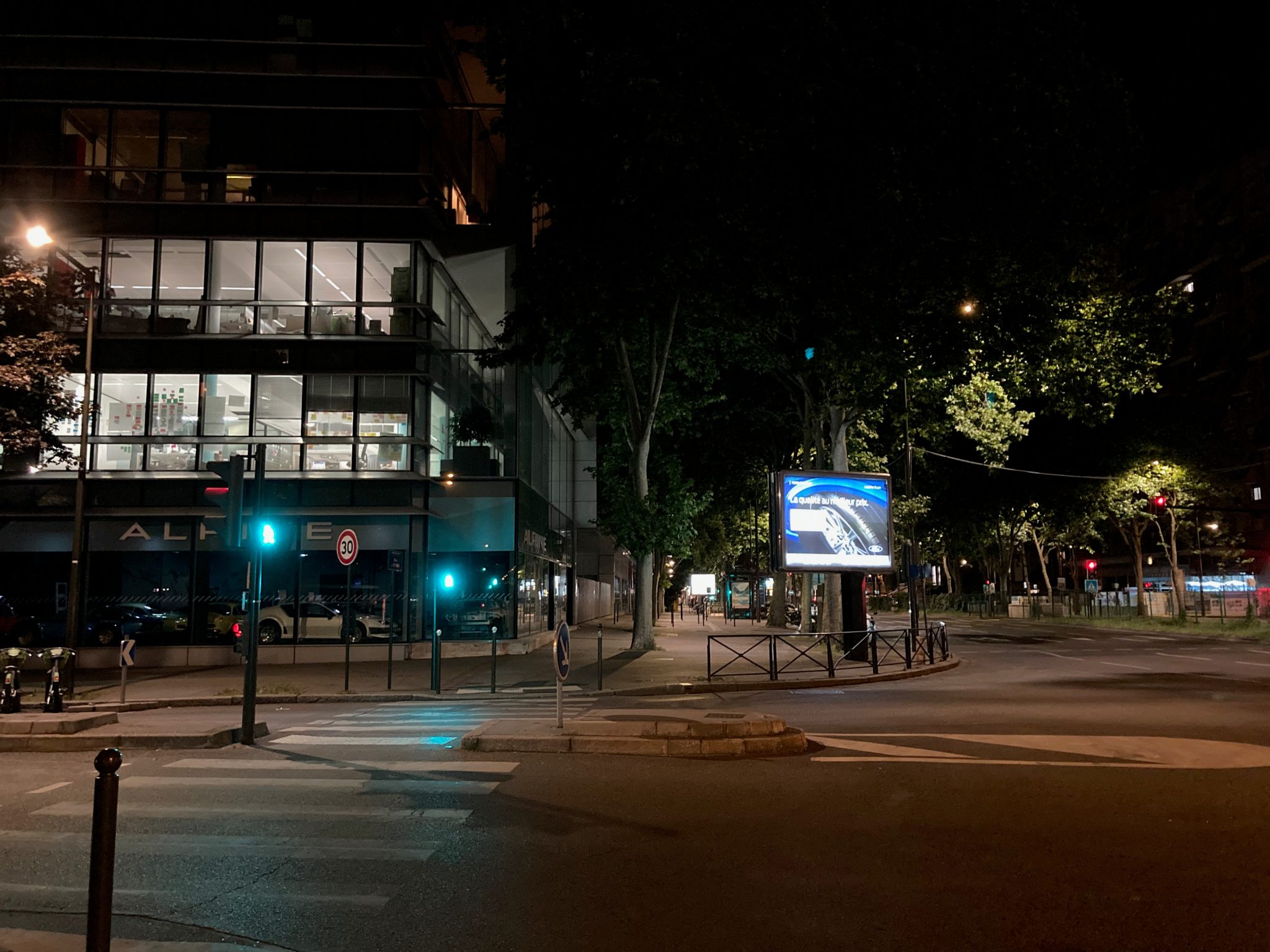 Updated: Apple iPhone SE (2020) Camera review: Excellent autofocus and ...